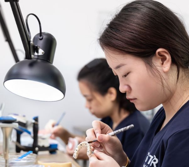 Dental Laboratory In Isle Of Wight, Manufacturer of Quality Teeth